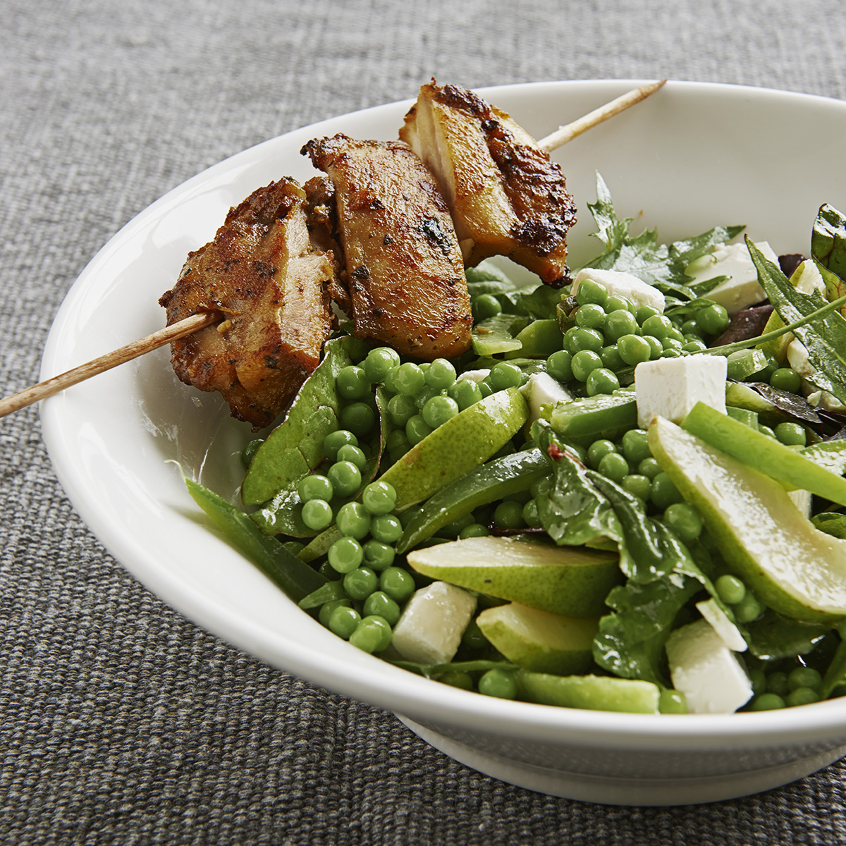 Marineret salat med karryspyd