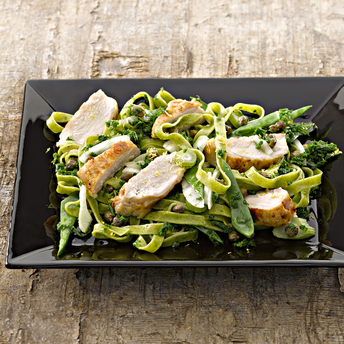 Kyllingesalat med grønkålsdressing