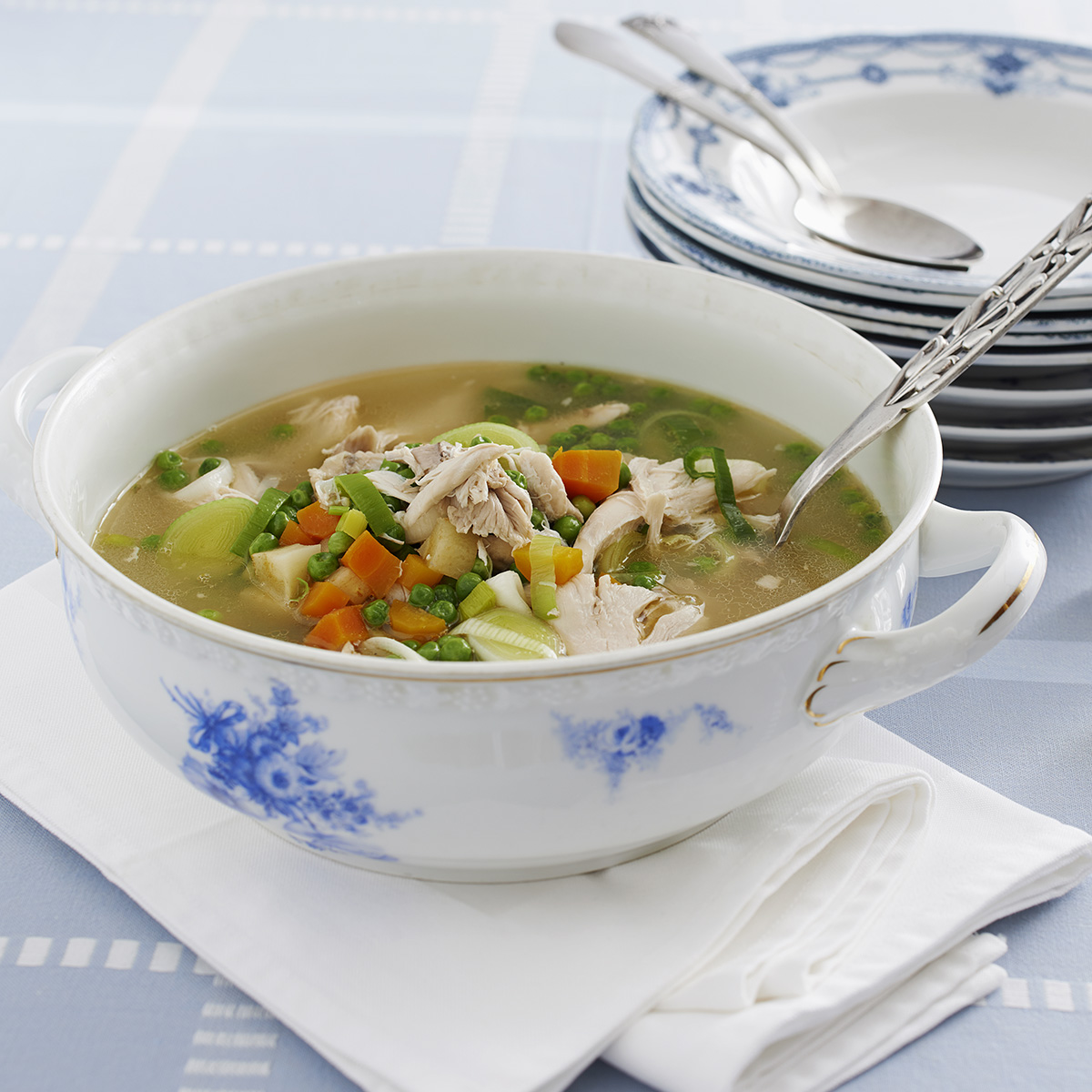 Gammeldags hønsekødssuppe – en klassisk smag af hygge